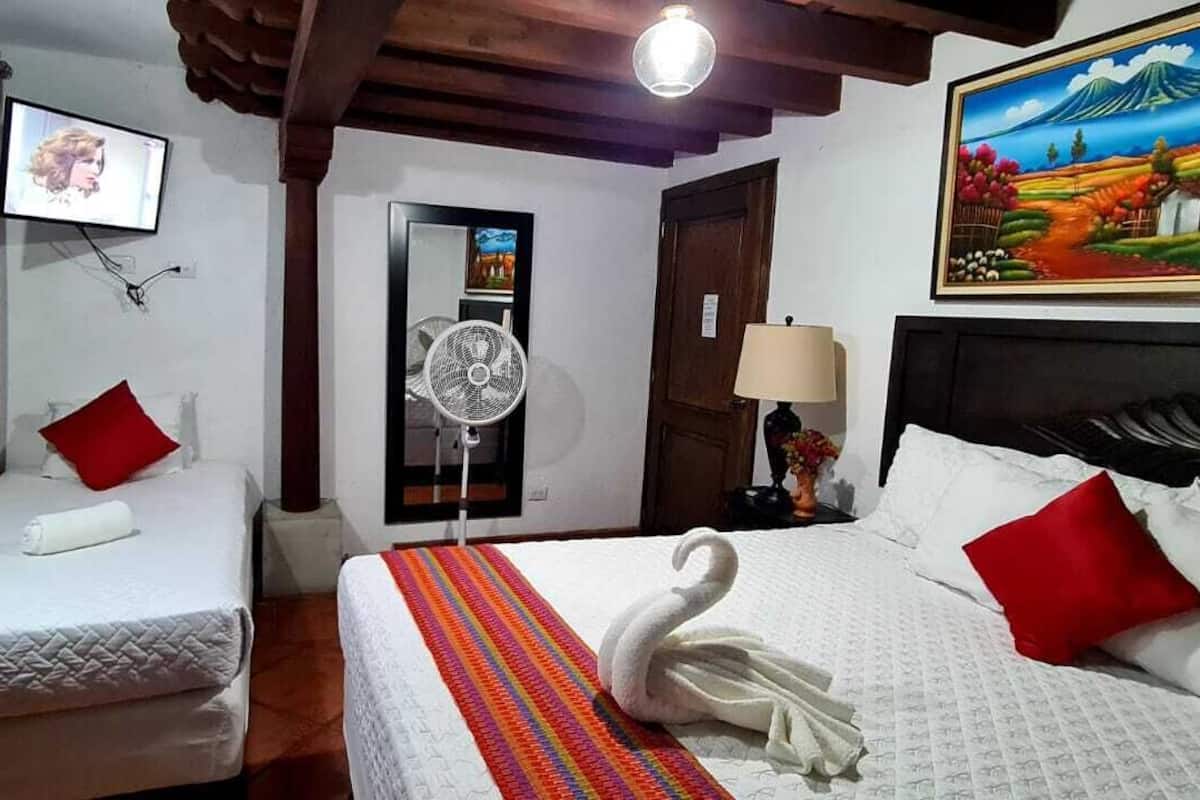 Quarto (#3) | Quartos insonorizados, Wi-fi grátis, roupa de cama fornecida