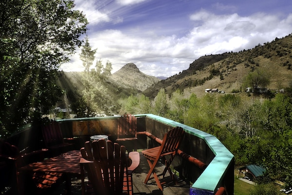 Painted Hills Vacation - Come Visit One Of The 7 Wonders Of Oregon - John Day Fossil Beds