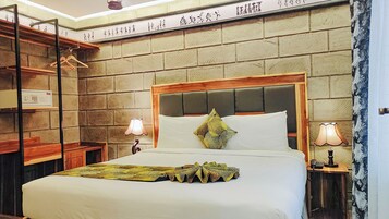 Suite de Luxo, varanda, vista para o jardim | Roupa de alta qualidade, camas de colchão viscoelástico, minibar