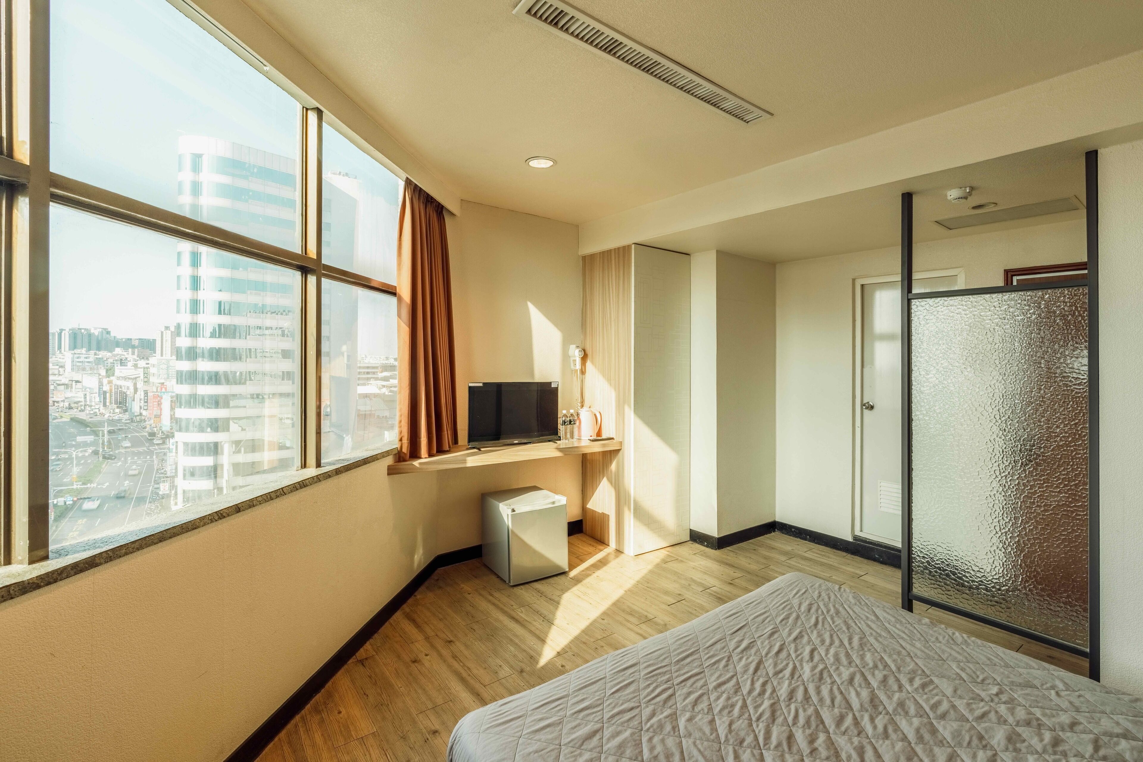 Quarto casal luxo, 1 cama de casal, para não fumantes | Cortinas blackout, quartos à prova de som, Wi-Fi de cortesia