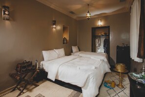 Suite Júnior, não fumadores | Minibar, cofre no quarto, cortinas/cortinados opacos 