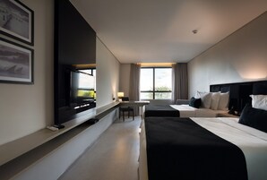 Deluxe Duplo | Minibar, cofre no quarto, secretária 