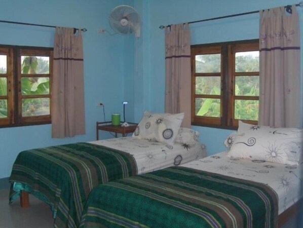 Ferros/tábuas de passar roupa, Wi-Fi de cortesia, roupa de cama