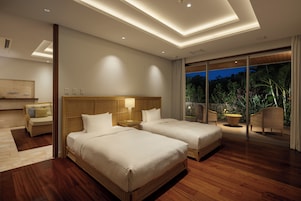 Roupas de cama premium, cofres nos quartos, escrivaninha