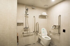 Super Deluxe Room, 1 King-sized bed, HC only | Casa de banho | Artigos de higiene pessoal grátis, um secador de cabelo, roupões 