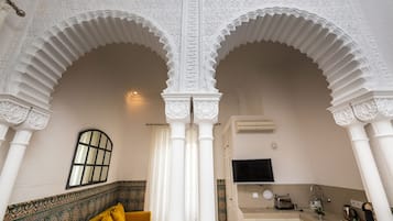 Apartamento Deluxe, 1 cama queen-size e sofá-cama, não fumadores | Kitchenette privada