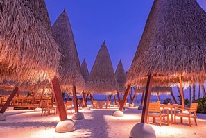 6 restaurantes: servem pequenos-almoços, almoços, jantares e brunches