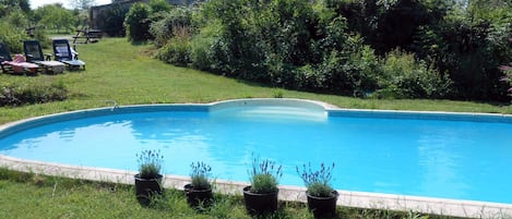 Piscina externa sazonal