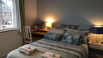 Ferro/tábua de engomar, Wi-fi grátis, roupa de cama fornecida