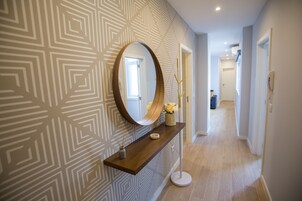 Apartamento, 3 quartos | Comodidade do quarto