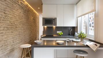 Penthouse, não fumadores | Cozinha privada | Um frigorífico/congelador grande, um micro-ondas, uma placa de cozinha