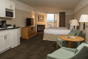 Suíte estúdio luxo, 1 cama King, para não fumantes | Cortinas blackout, ferros/tábuas de passar roupa, Wi-Fi de cortesia