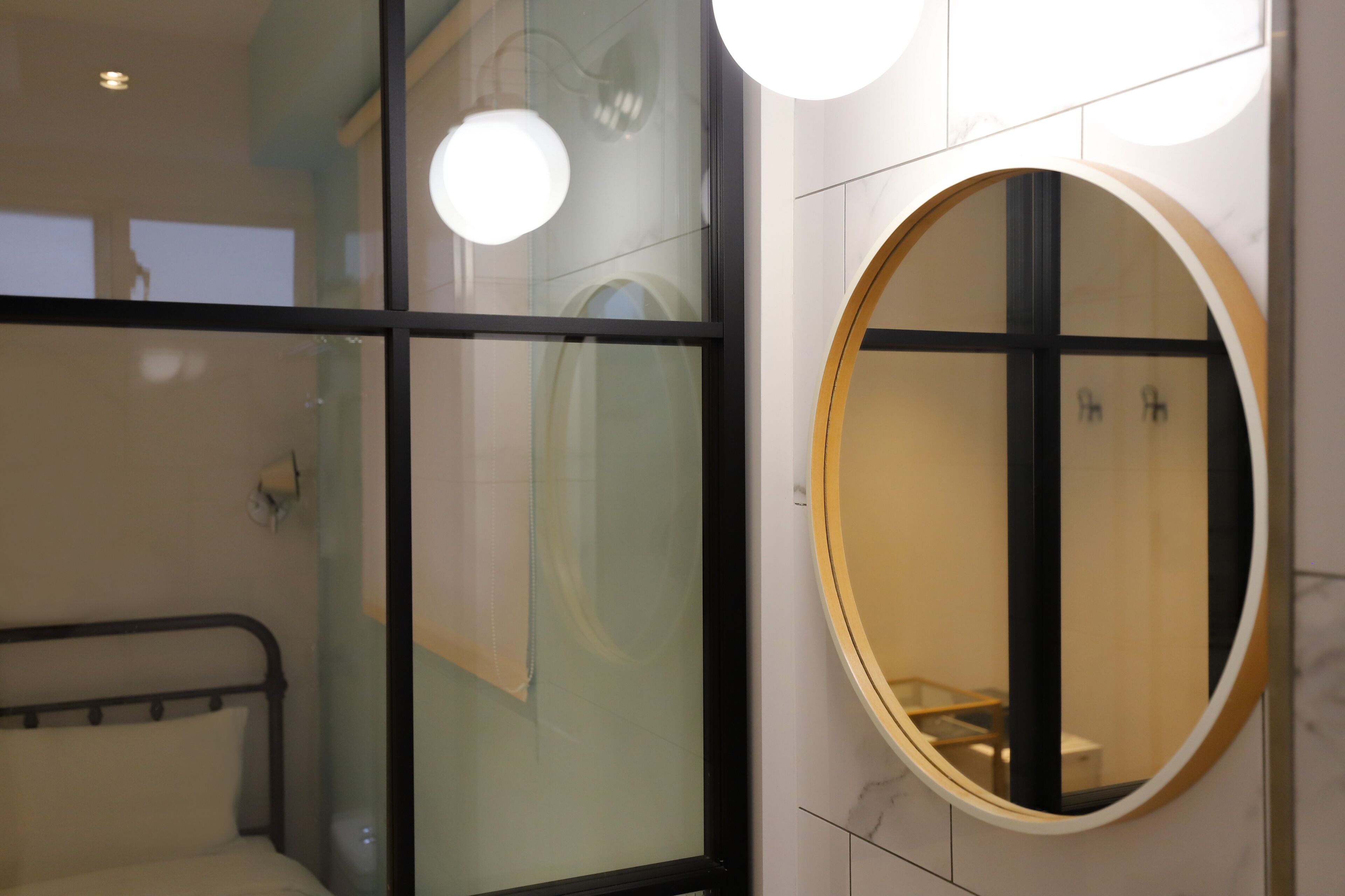 Quarto solteiro superior | Banheiro | Chuveiro, chuveiro com efeito de chuva, produtos de toalete grátis 