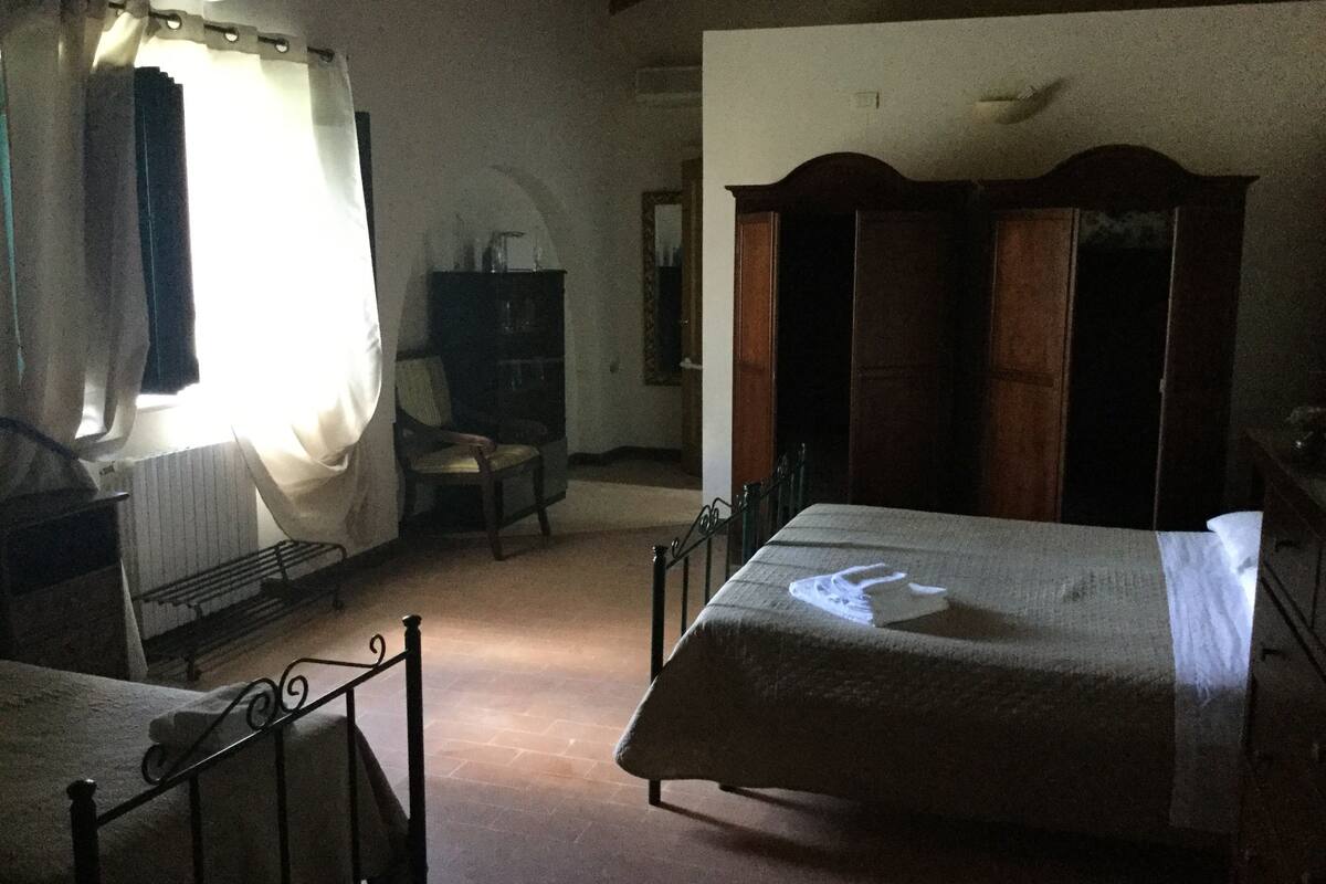 Quarto Triplo Standard, varanda, vista para o jardim | Minibar, quartos insonorizados, ferro/tábua de engomar, Wi-fi grátis