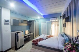 Quarto família | Escrivaninha, cortinas blackout, Wi-Fi de cortesia, roupa de cama