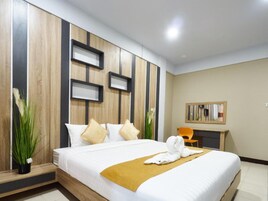 Escrivaninha, cortinas blackout, Wi-Fi de cortesia, roupa de cama