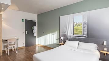 Quarto Duplo, acessível, não fumadores | Secretária, cortinas/cortinados opacos, quartos insonorizados