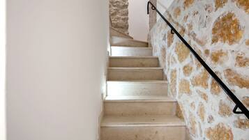 Secretária, Wi-fi grátis, roupa de cama fornecida