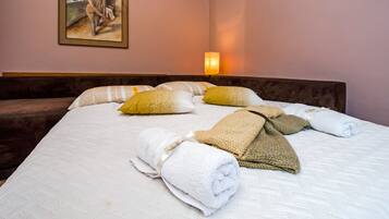 Apartamento Básico, 1 quarto | Secretária adequada para computadores portáteis, ferro/tábua de engomar