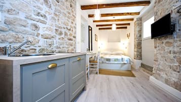 Estúdio (More) | Sala de estar | TV de ecrã plano