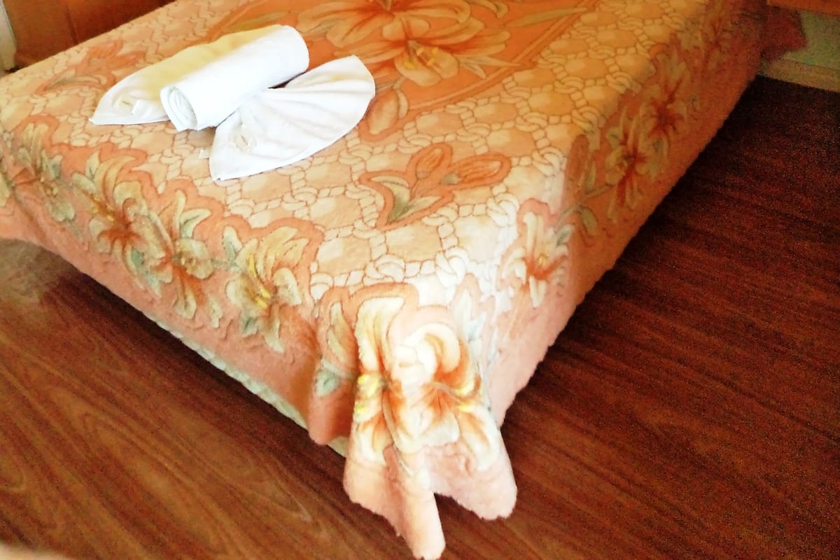 Quarto tradicional, várias camas, para não fumantes | Roupas de cama antialérgicas, ferros/tábuas de passar roupa