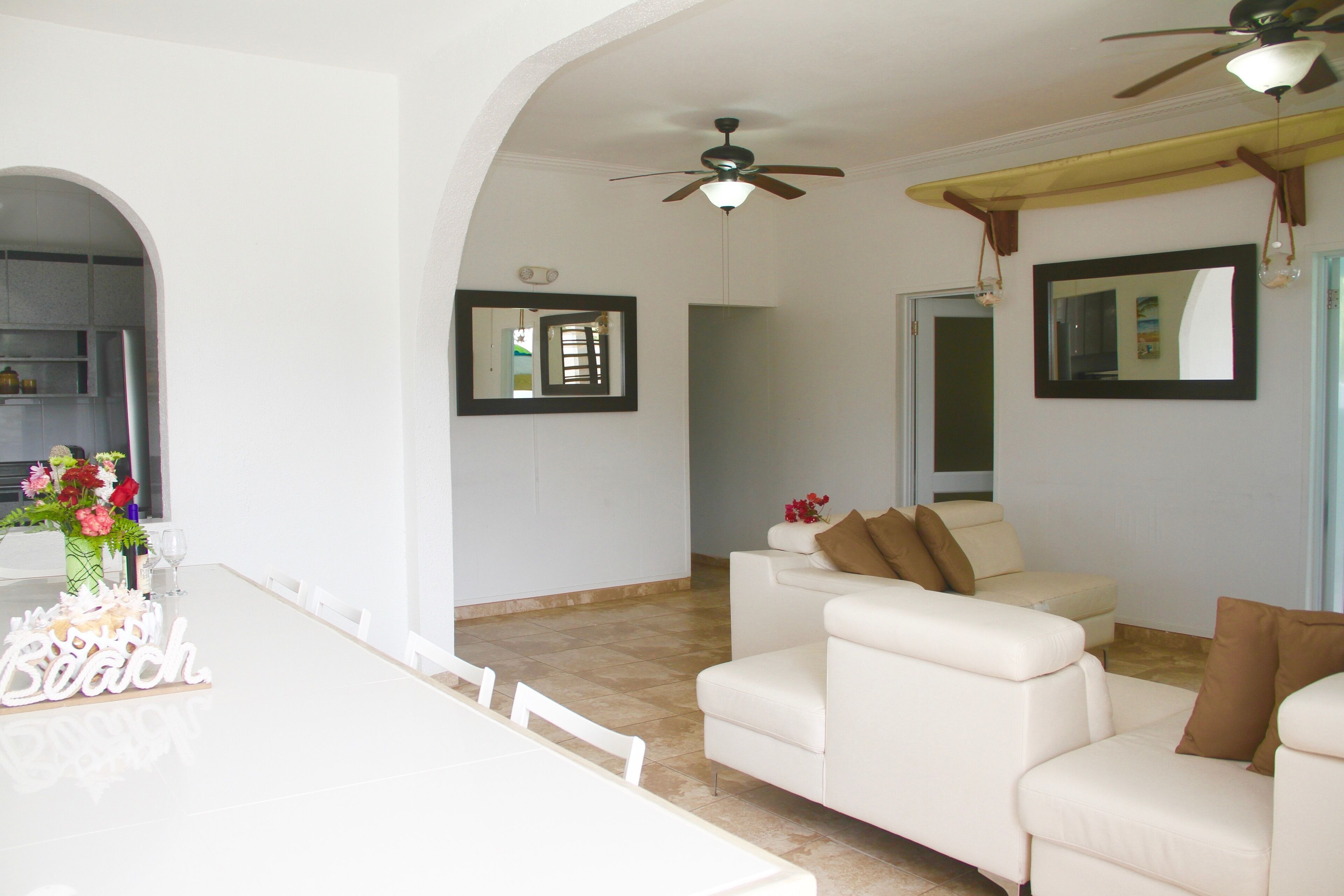 Pasos De Agua Y Restaurantes, Justo En La Playa De Jobos!, ¡Buena Ubicación! - Puerto Rico