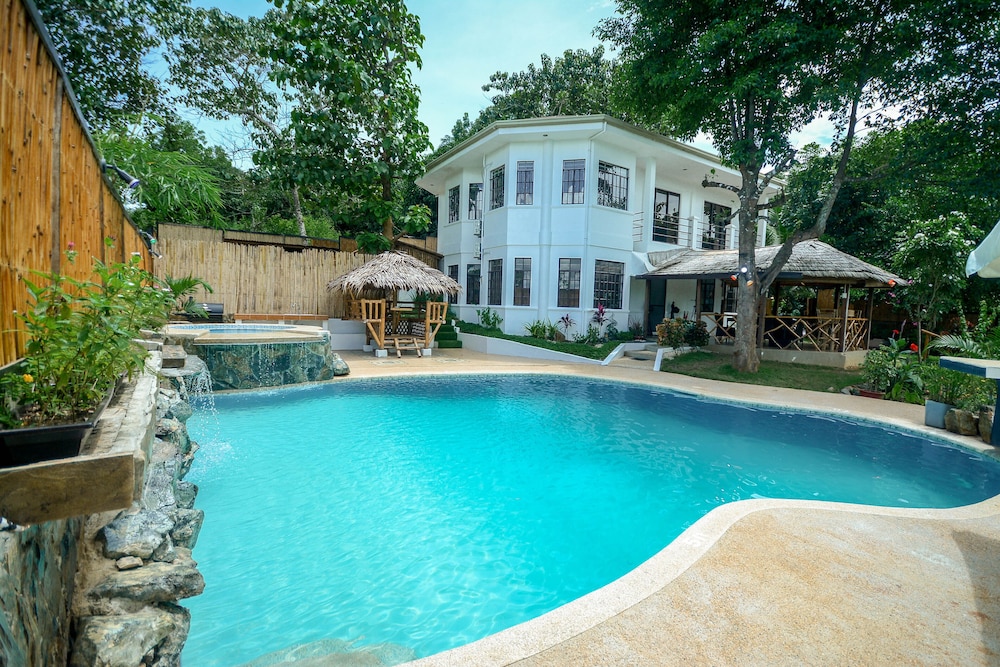 Hilltop Pool And Villa - Puerto Princesa