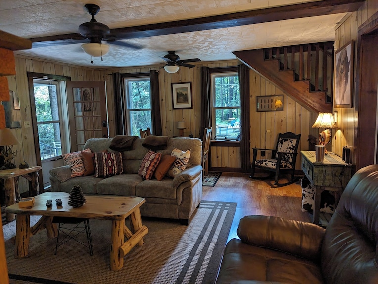 Montgomery Run Cabin Located In A Secluded Wooded Area Close To Clearfield, Pa - Pennsylvania