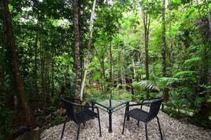 Casa de Campo Romântica, 1 cama queen-size, vista para o rio, junto à montanha | Terraço/pátio interior