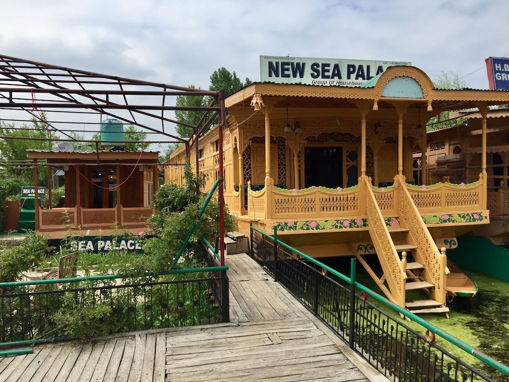 New Sea Palace Houseboats - Srinagar