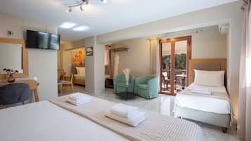 Quadruple Room - Garden View | 2 quartos, cofre no quarto, secretária, Wi-fi grátis