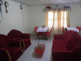 2 restaurantes, pequenos-almoços servidos 