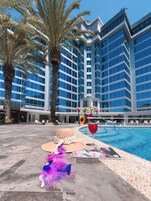 2 piscinas exteriores, guarda-sóis, espreguiçadeiras 