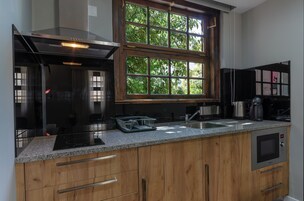 Apartamento superior | Cozinha privada | Máquina de café expresso, chaleira elétrica