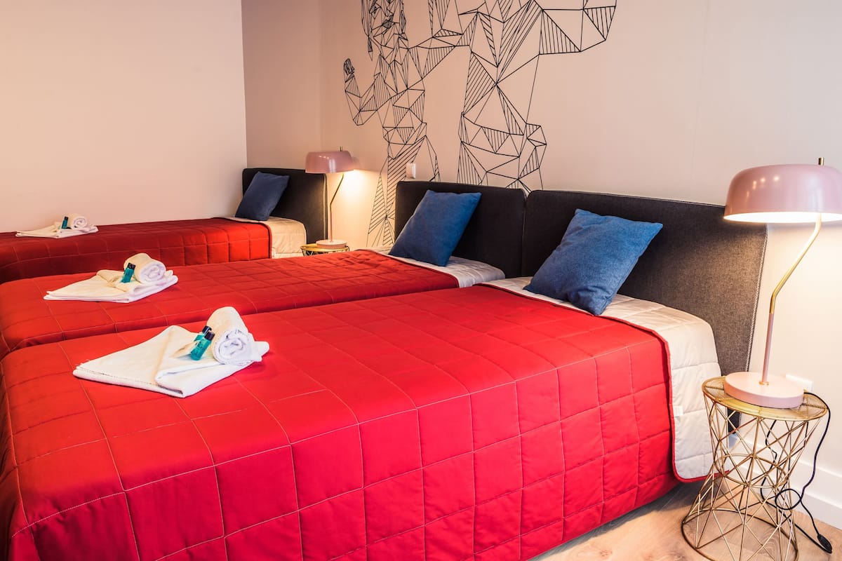 Quarto Familiar, 1 quarto (Maçedo) | Ferro/tábua de engomar, Wi-fi grátis, roupa de cama fornecida