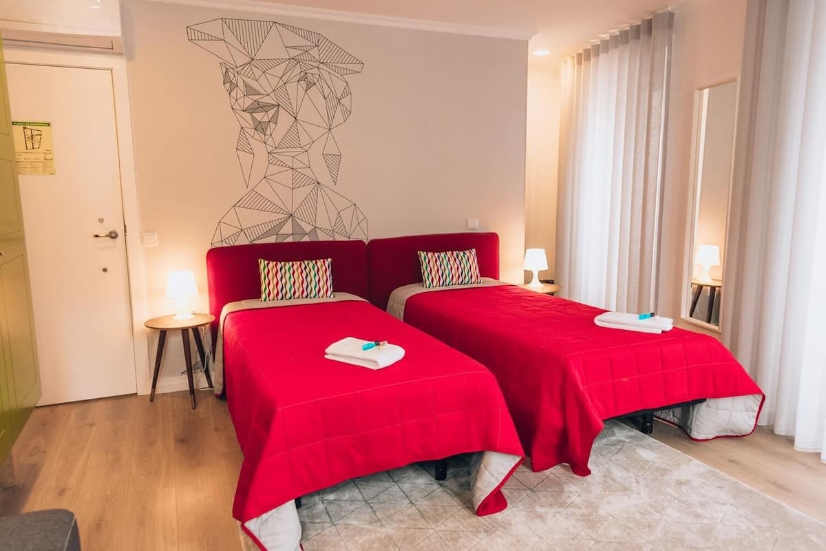 Quarto Twin Básico (Cota) | Ferro/tábua de engomar, Wi-fi grátis, roupa de cama fornecida