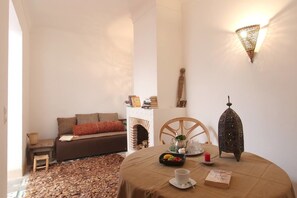 Apartamento design, várias camas, para não fumantes | Opções para refeição no quarto