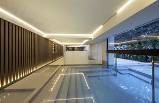 Salas para tratamentos a dois, sauna seca, banheira de hidromassagem