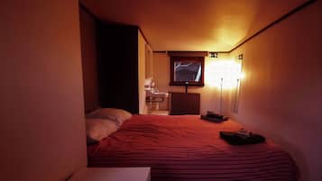 Apartamento Clássico, 1 cama queen-size e sofá-cama, vista para o canal (Captain's room) | Roupa de alta qualidade, edredões de penas, minibar, secretária