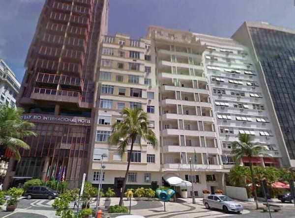 Copacabana Beachfront - 2 Bedrooms And 2 Bathrooms - Copacabana