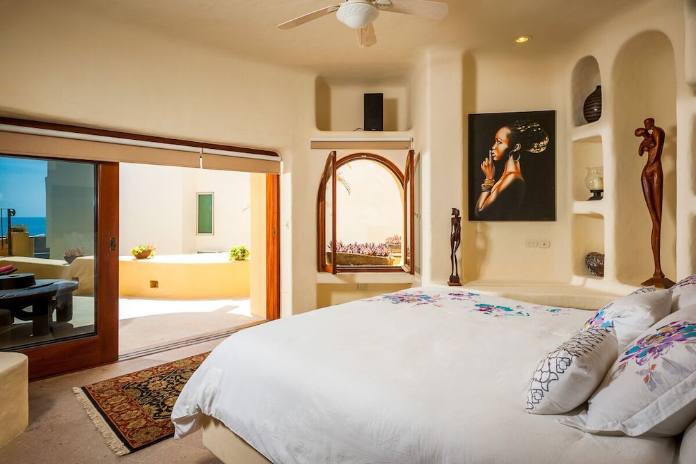 Jimmy Page, Vista Mozzafiato Oceant Front Vacation Villa - Cabo San Lucas