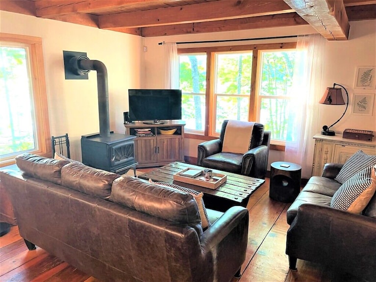High End Cozy Retreat Ideal For Large Families With Wood Stove & Large Firepit - Nova Scotia