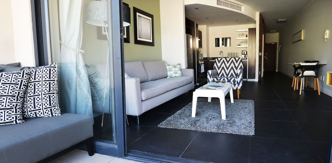 Lovely 1-bedroom De Waterkant Apt. Wifi Included - Camps Bay