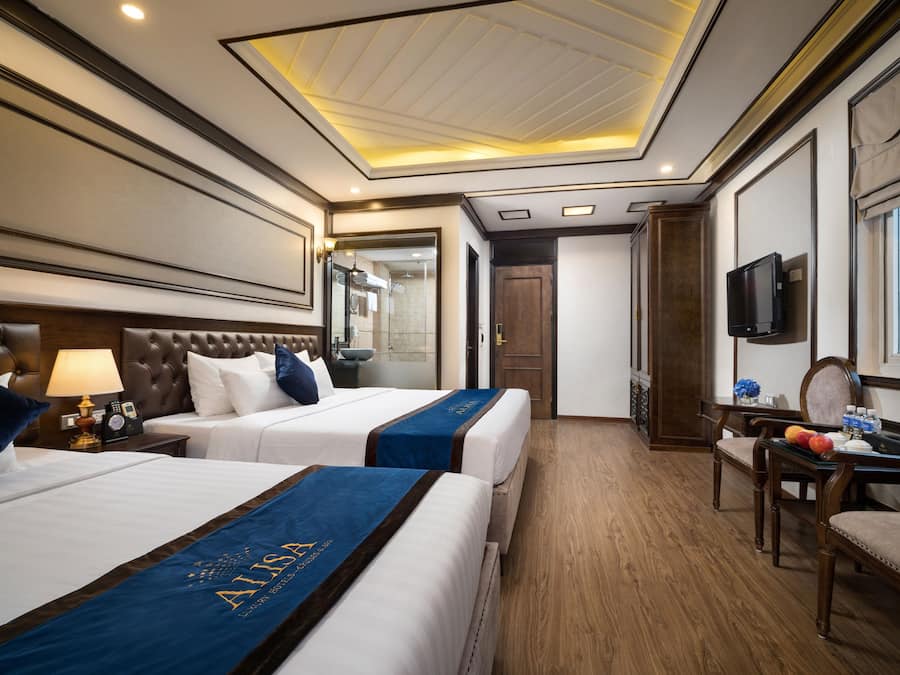 Roupa de alta qualidade, minibar, cofre no quarto, secretária