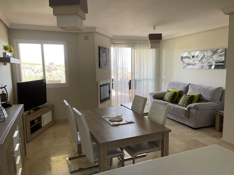 Duguesa Fairways Is Een Gezinsvriendelijk Appartement Op Een Aantrekkelijke Locatie - Manilva