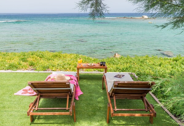 Niki Savvas Studio & Suites - Milos