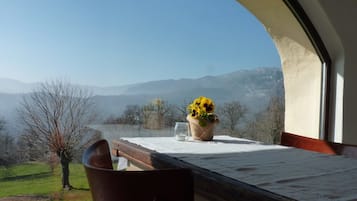 Café da manhã com pratos da culinária local grátis todos os dias