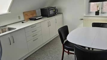 Quarto Duplo ou Twin, casa de banho partilhada | Cozinha partilhada