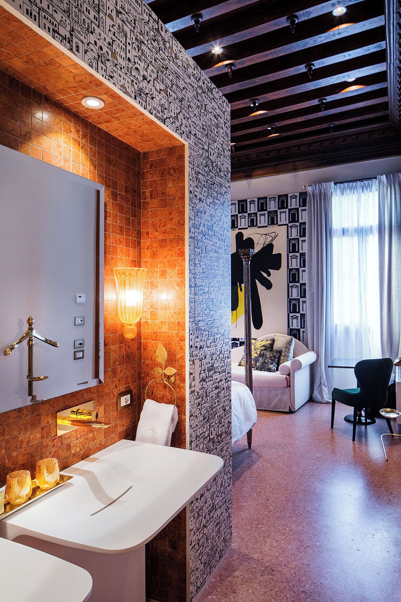 Suíte luxo, vista para o canal | Cofres nos quartos, Wi-Fi de cortesia