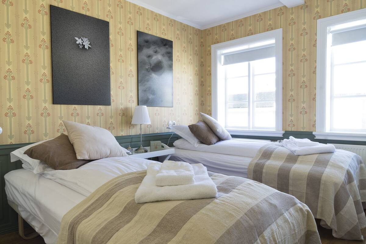 Apartamento Superior, 3 quartos (Þingholtsstræti 7) | Cortinas/cortinados opacos, ferro/tábua de engomar, Wi-fi grátis